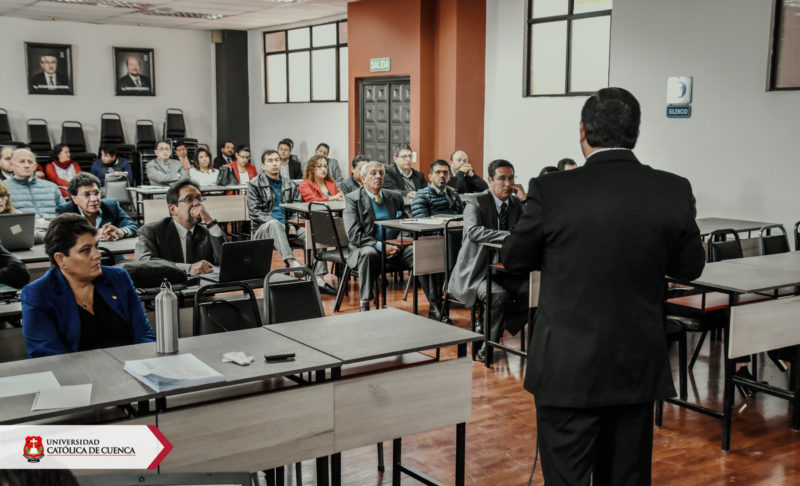 UCACUE realiza gestión académica