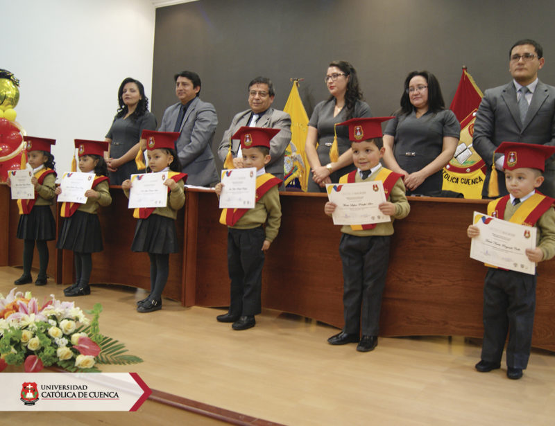 Unidad Educativa Universitaria de Azogues graduó a escolares de Inicial 2