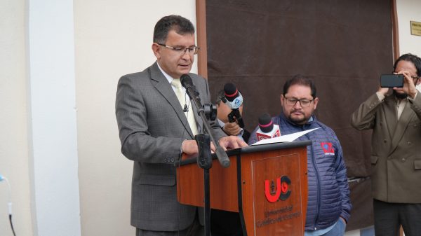 A través de murales la Universidad Católica rinde homenaje a Azogues ...